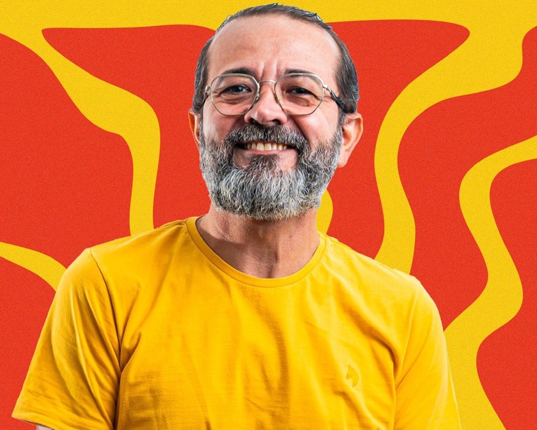 Ativista cultural, militante político, poeta e agora cantor e ...